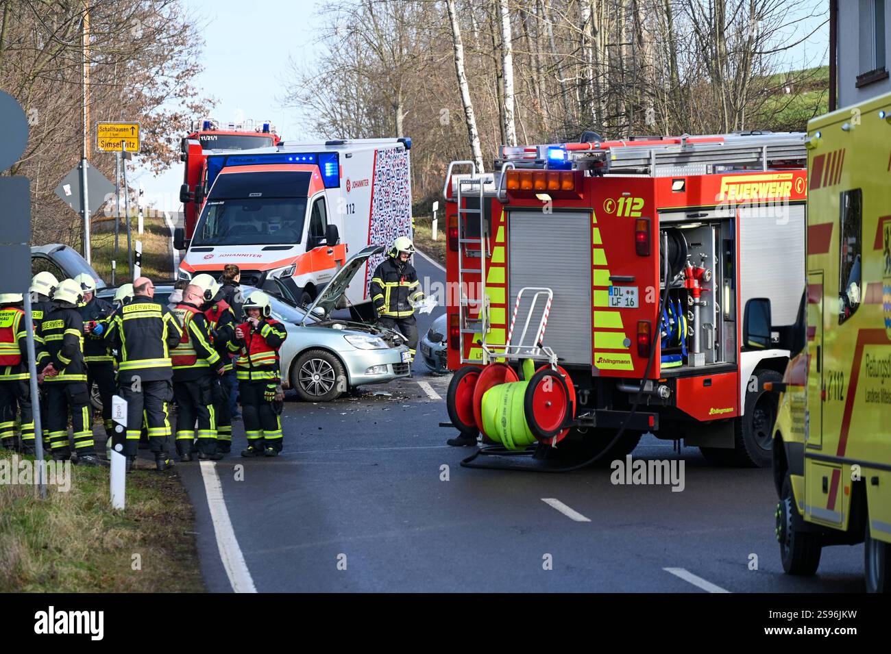 Döbeln - Bein Niesen von Fahrspur abegkommen: Rentner-Ehepaar kollidiert mit Skoda-Fahrerin ...