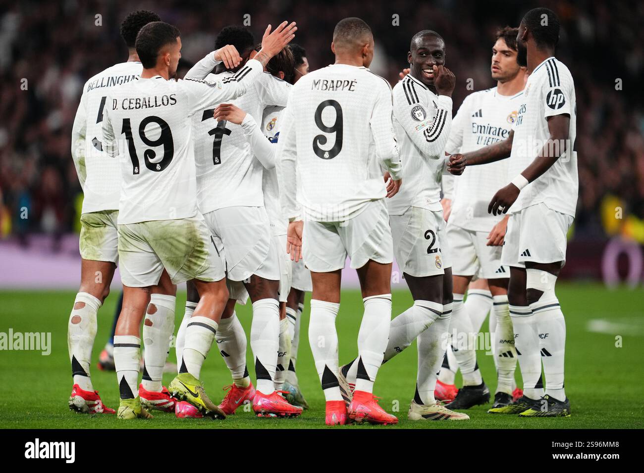 Vinicius Junior von Real Madrid feiert, nachdem er am 22. Januar 2025 im Santiago Bernabeu ...