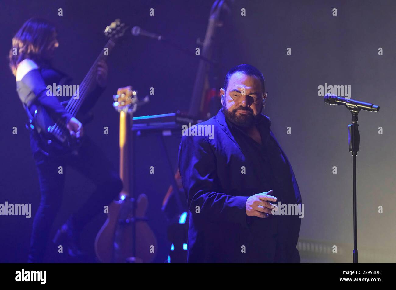 Alexandra Merl und Marian Gold von Alphaville live bei einem Konzert ...