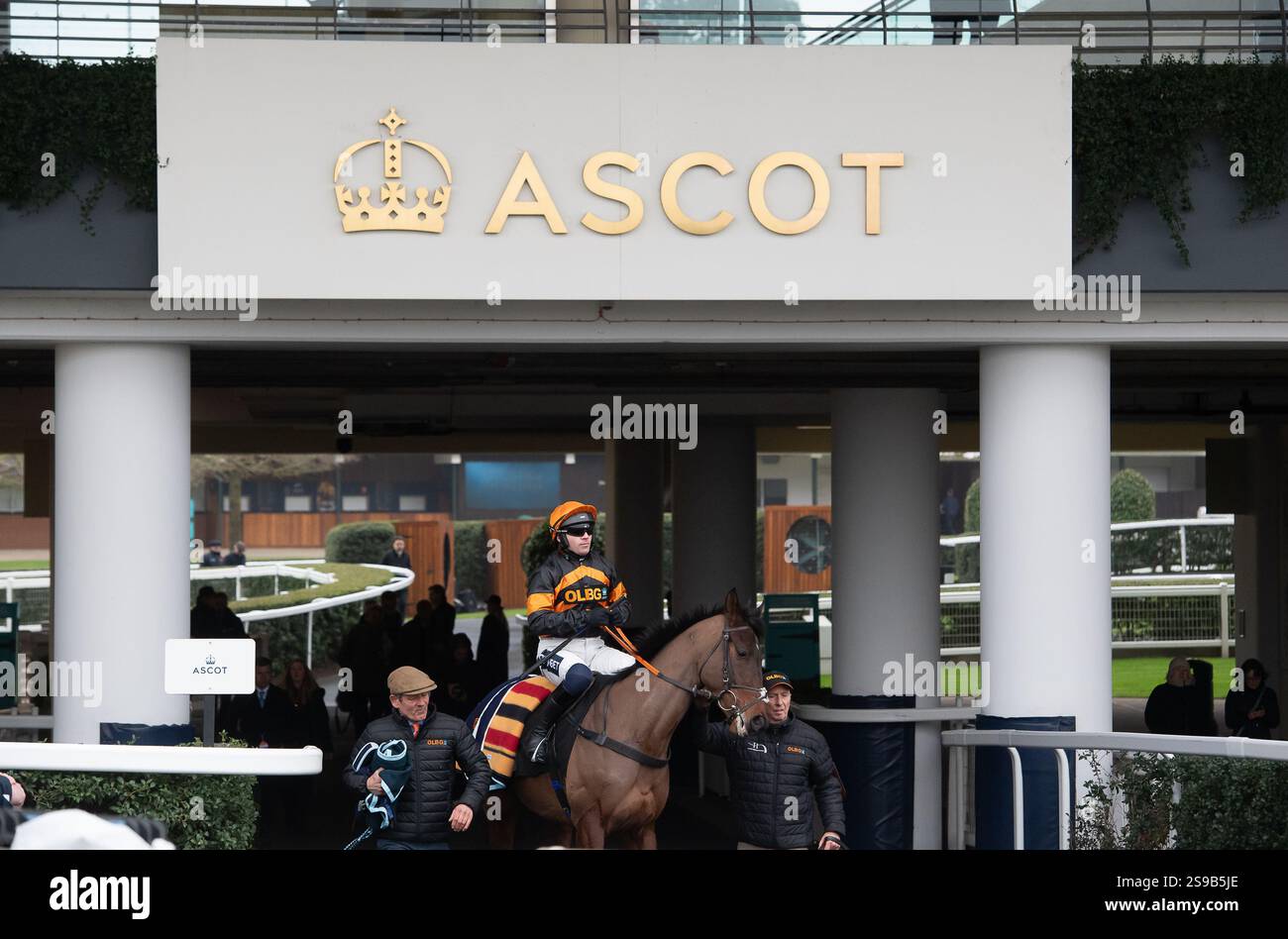 Ascot, Berkshire, Großbritannien. Januar 2025. VIYANNI, geritten von ...