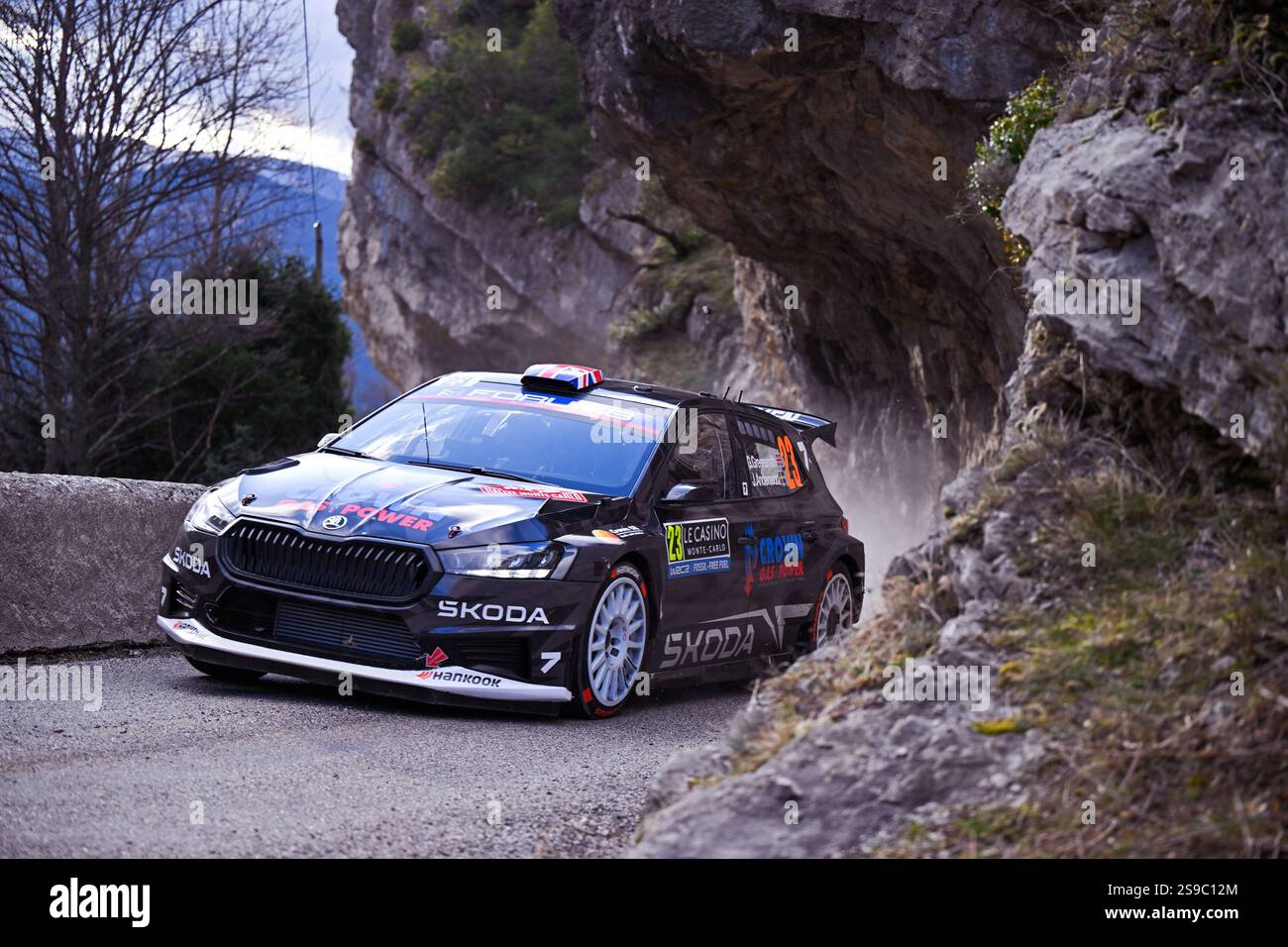 Fahren Sie Gus Greensmith und Co-Pilot Jonas Andersson vom Team ...