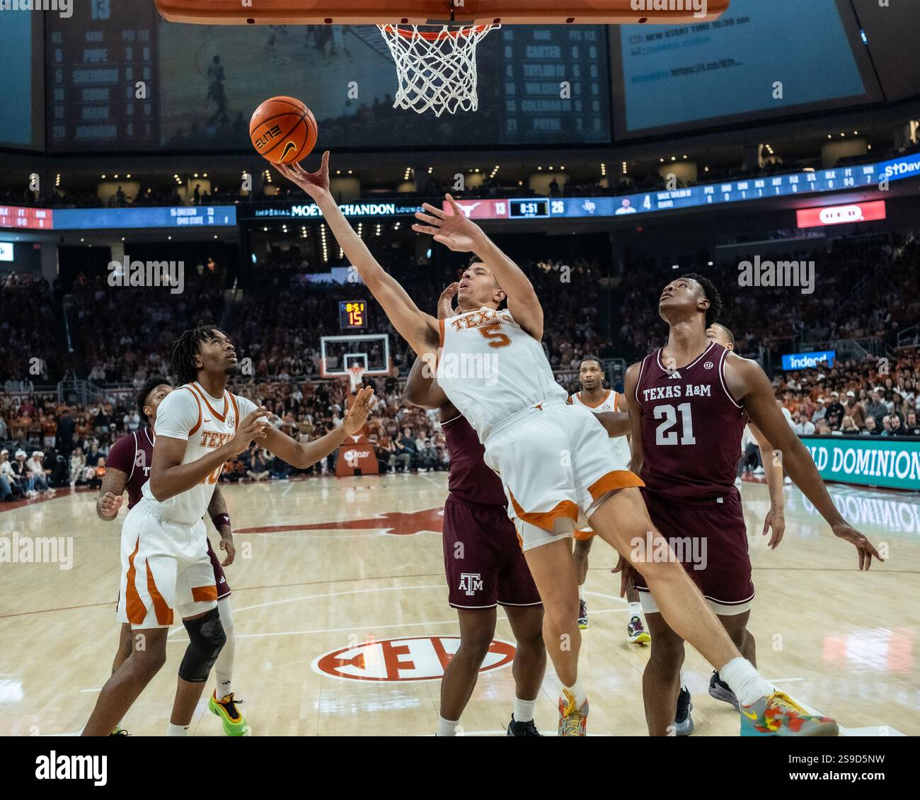 Januar 2025. Kadin Shedrick (5) von den Texas Longhorns in Action gegen ...