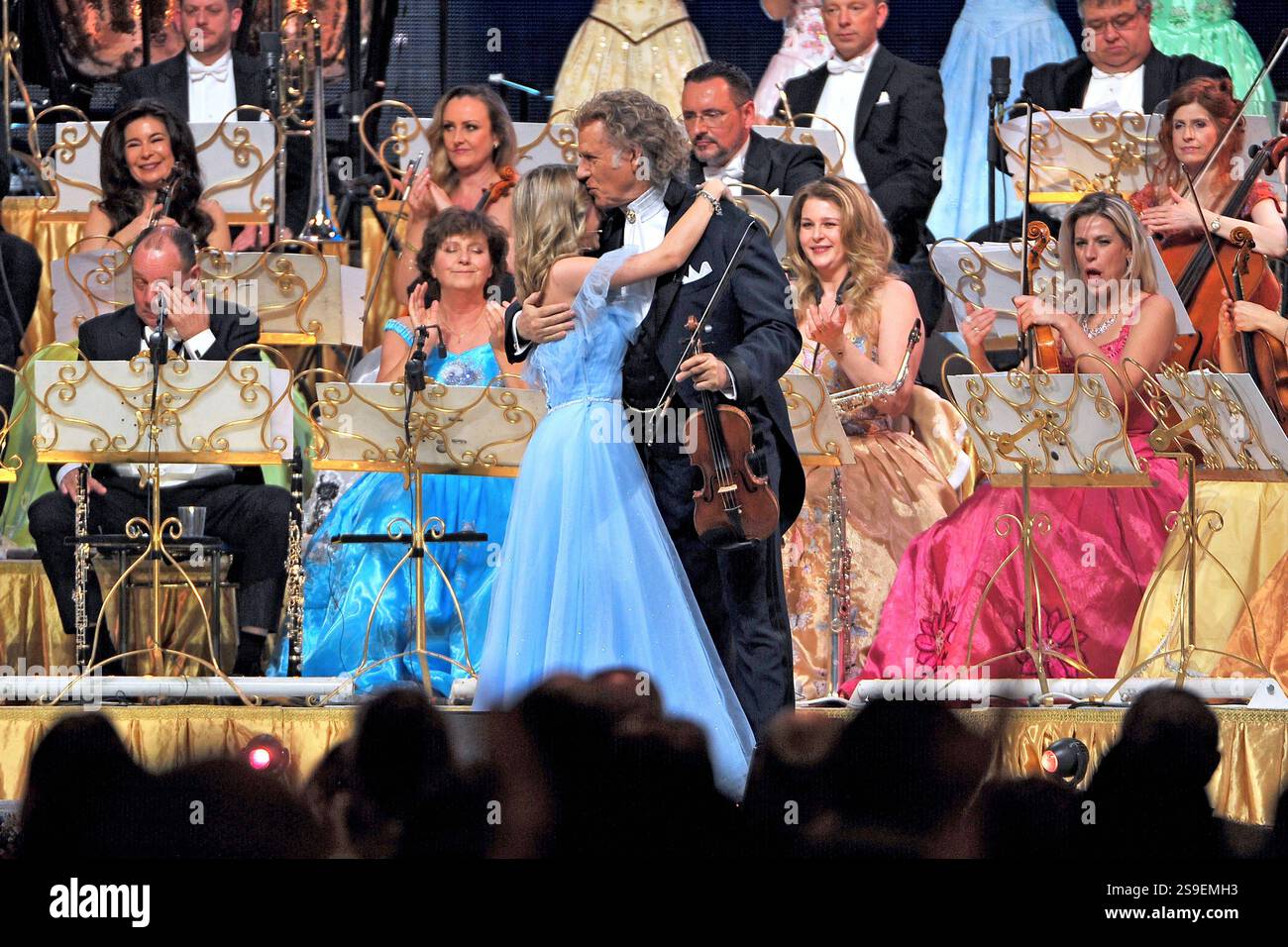 Stargeiger AndrÃ Rieu. Sängerin Emma Kok , Geigerin Andre Rieu und das ...