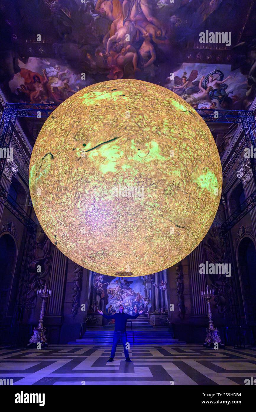 London, Großbritannien, 24. Januar 2025, Luke Jerrams Helios ist sein ...