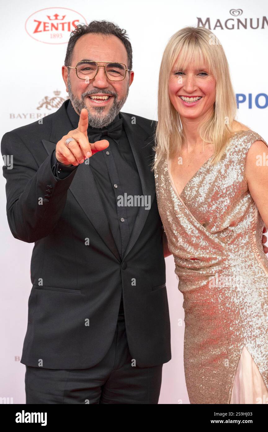 Adnan Maral mit Ehefrau Franziska Maral beim 49. Deutsche Filmball 2025 ...