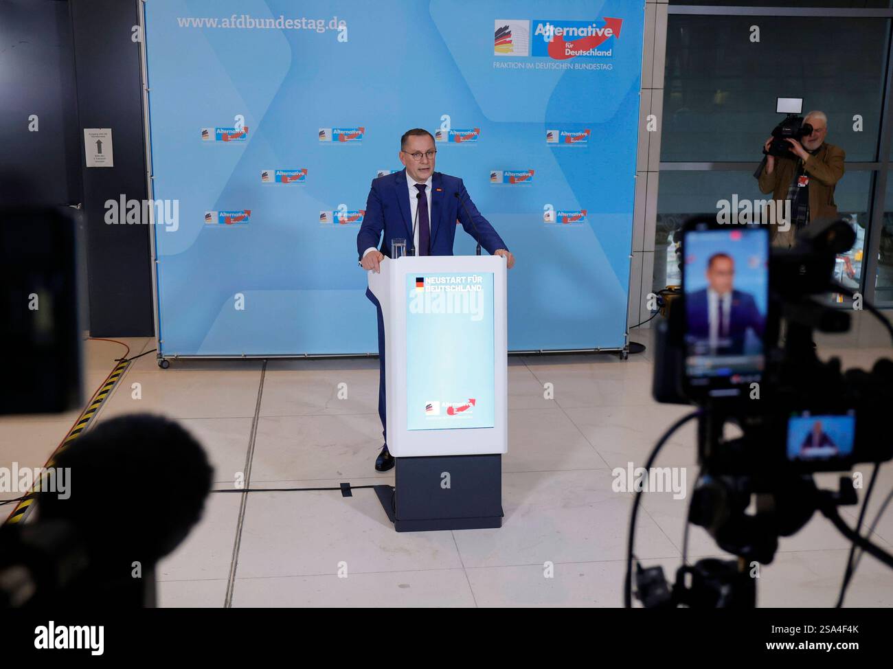 Deutschland, Berlin, Reichstag, Pressekonferenz: Tino Chrupalla ...