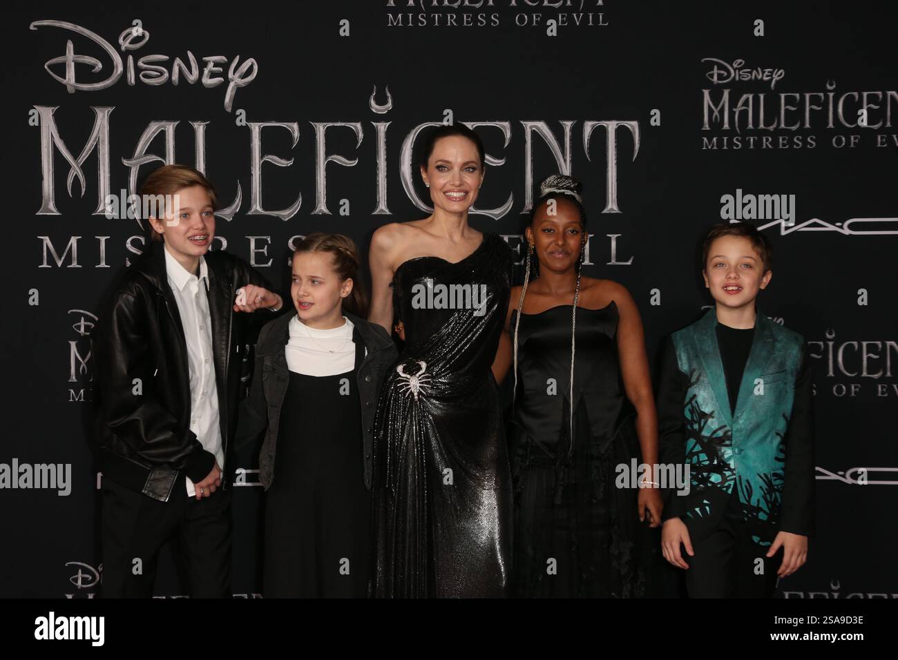 Angelina Jolie, Maddox Jolie-Pitt, Shiloh Jolie-Pitt, Vivienne Jolie ...