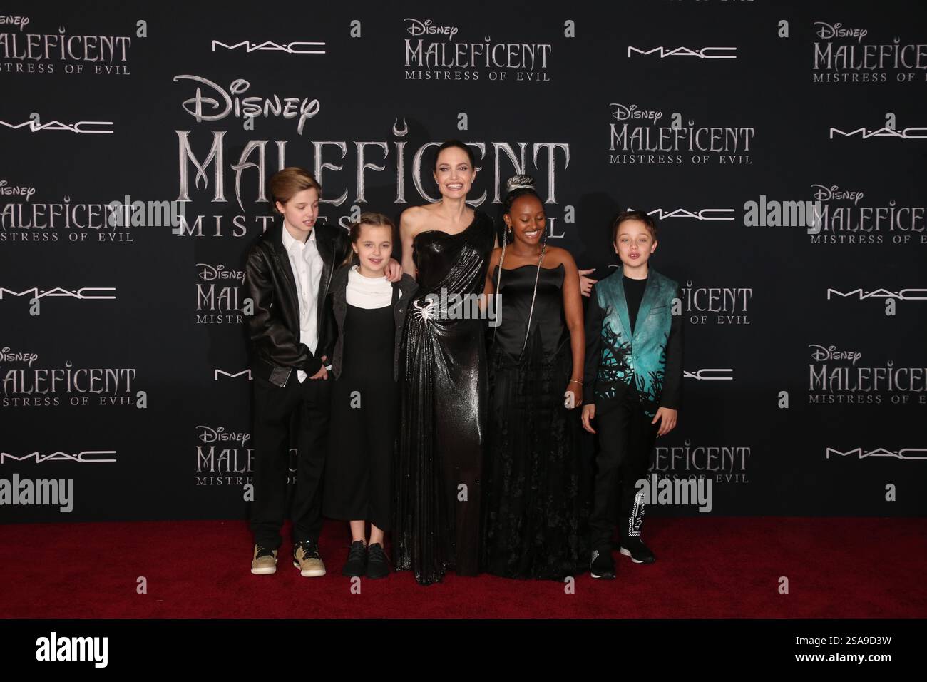 Angelina Jolie, Maddox Jolie-Pitt, Shiloh Jolie-Pitt, Vivienne Jolie ...