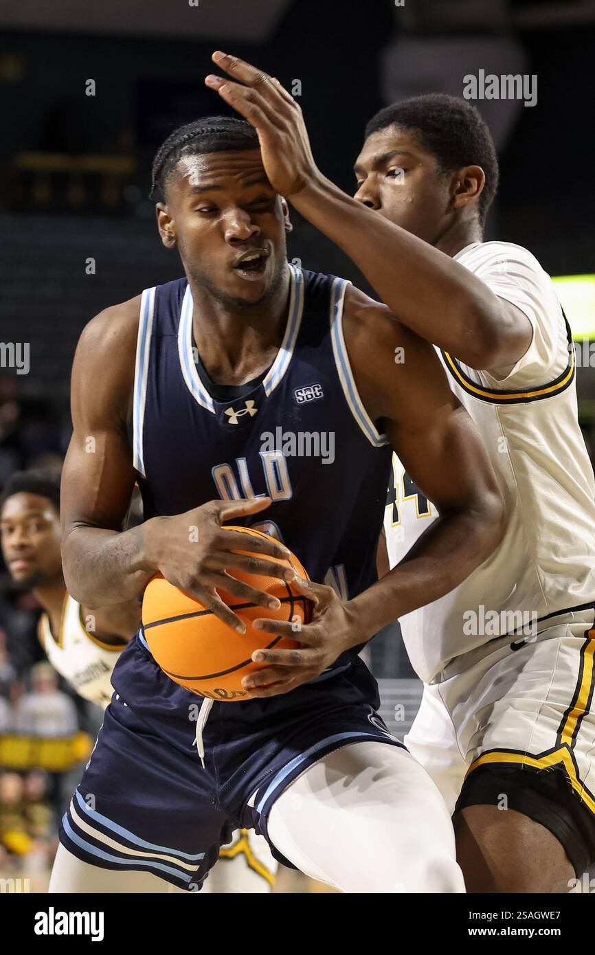 29. Januar 2025: Donovan Raymond (8) versucht im Holmes Center Stadium ...