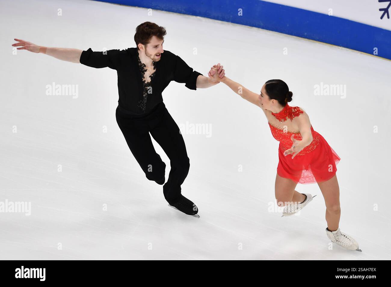 Tallin, Estland. Januar 2025. Sara Conti (R) und Niccolo Macii aus ...