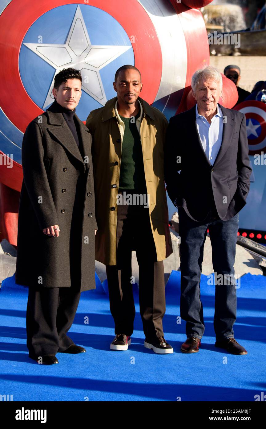 Danny Ramirez, Anthony Mackie und Harrison Ford beim Photocall zum ...