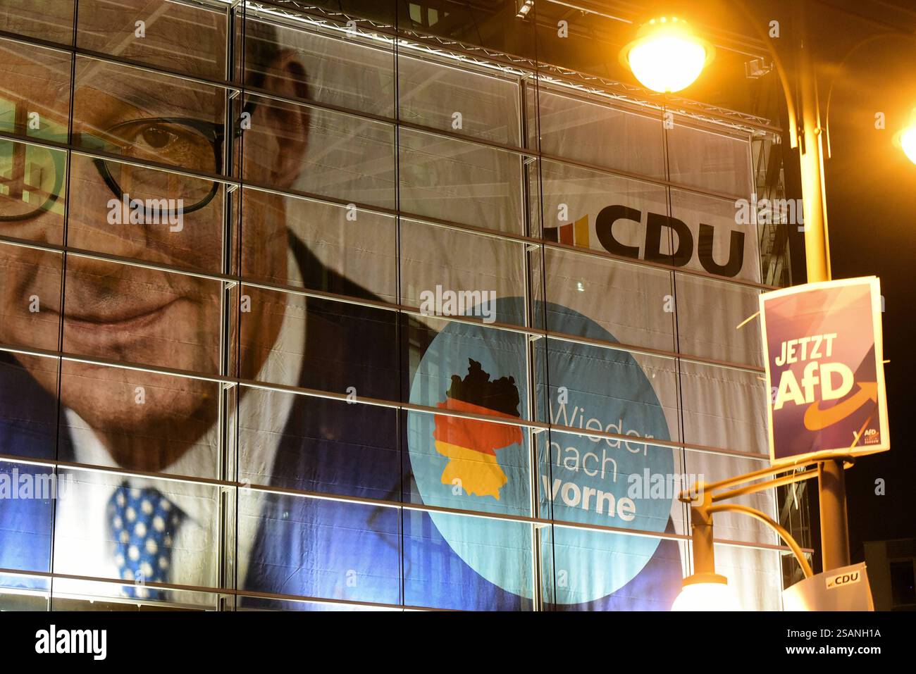 Berlin, Proteste gegen Friedrich Merz und die CDU vor dem Konrad ...
