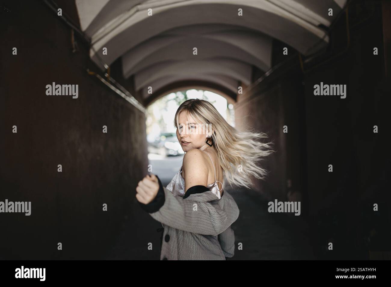 Dynamische menschliche pose -Fotos und -Bildmaterial in hoher Auflösung – Alamy