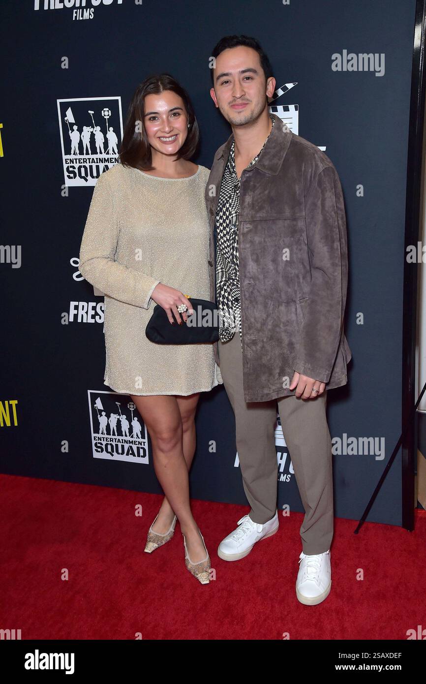 Theron Kay mit Begleitung bei der Premiere des Kinofilms Grace Point im ...