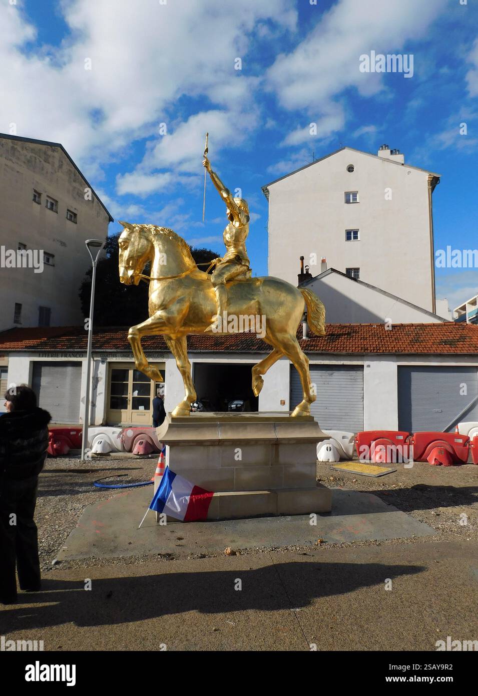 Rettet die jeanne darc statue -Fotos und -Bildmaterial in hoher ...