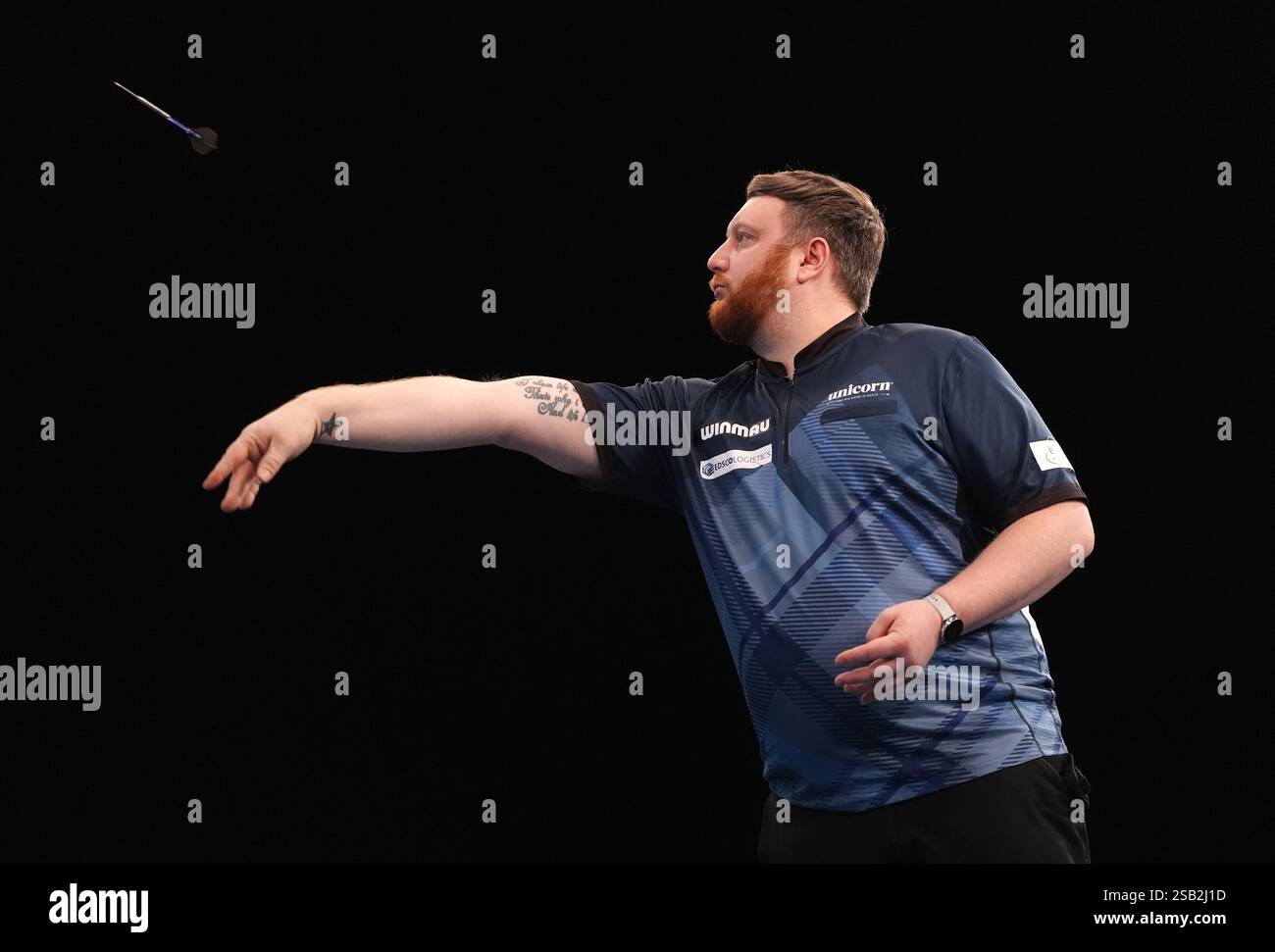 Cameron Menzies während seines ersten Rundenspiels gegen Dave Chisnall ...