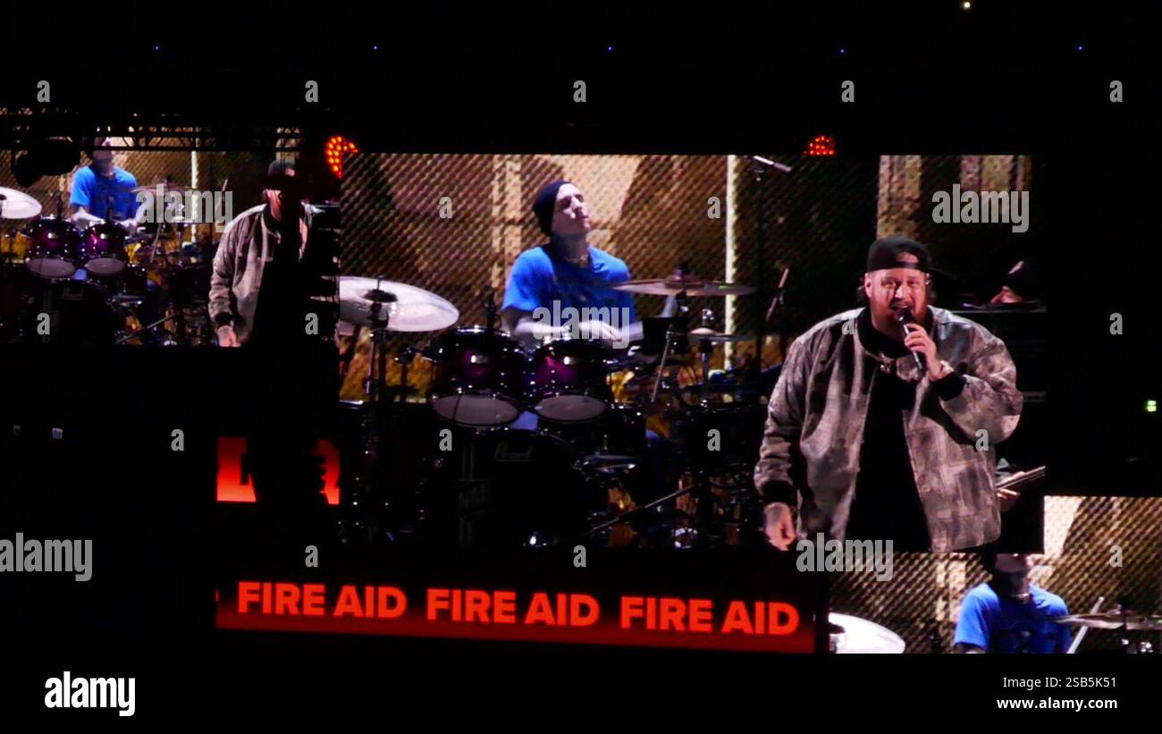 Inglewood, Kalifornien, USA 30. Januar 2025 Sänger Jelly Roll und Musiker Travis Barker treten ...