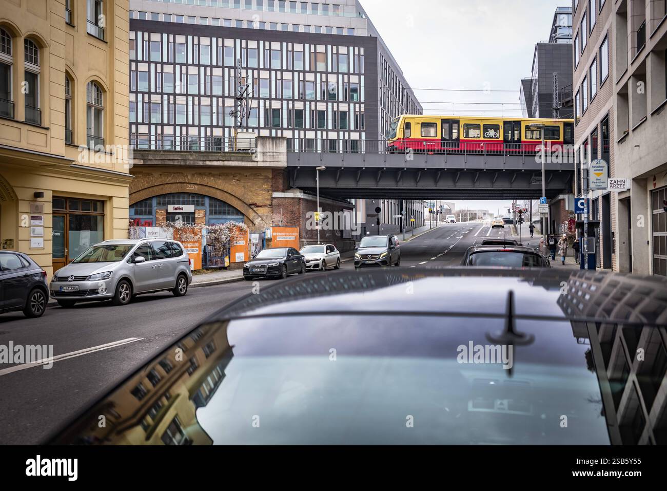 Berlin S-Bahn, Ringbahn im Regierungsviertel Mitte - 01.02.2025 S-Bahn ...
