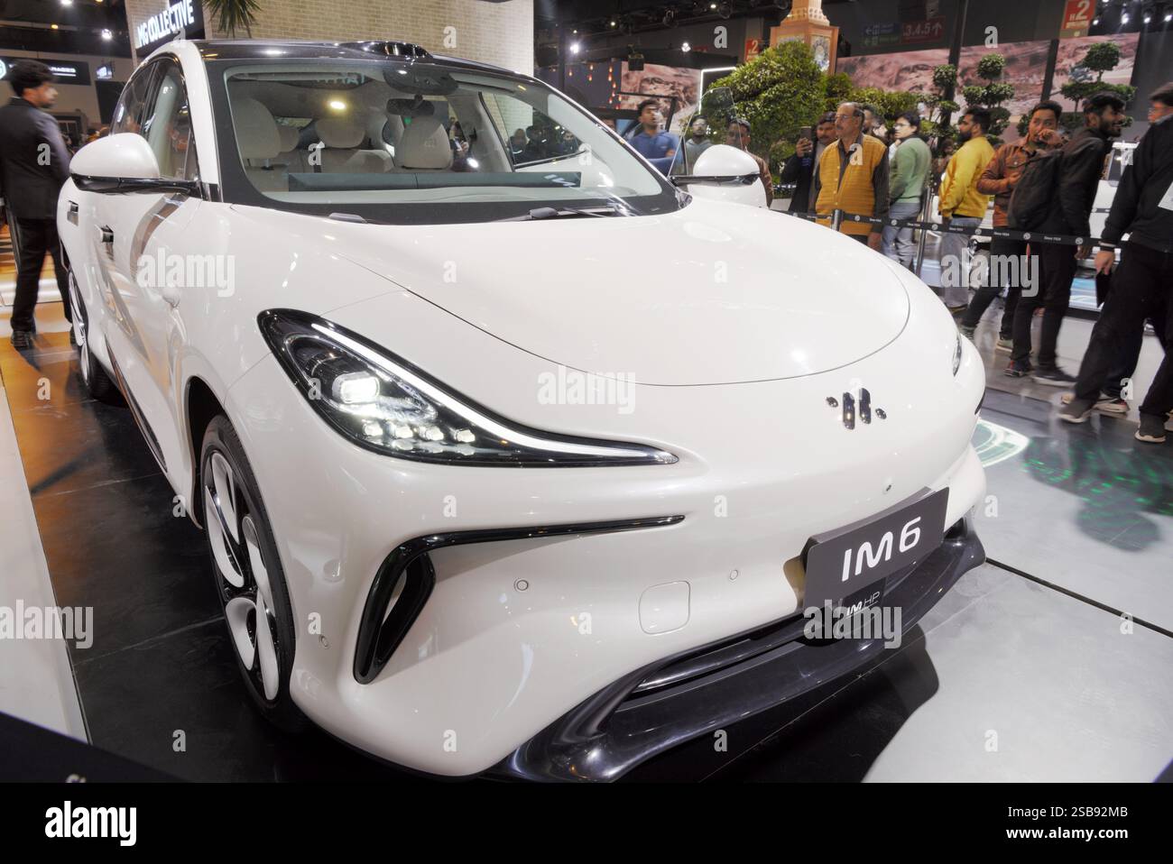 NEW DELHI - 21. JANUAR 2025: Das IM6-Auto VON MG Motors wird auf der ...