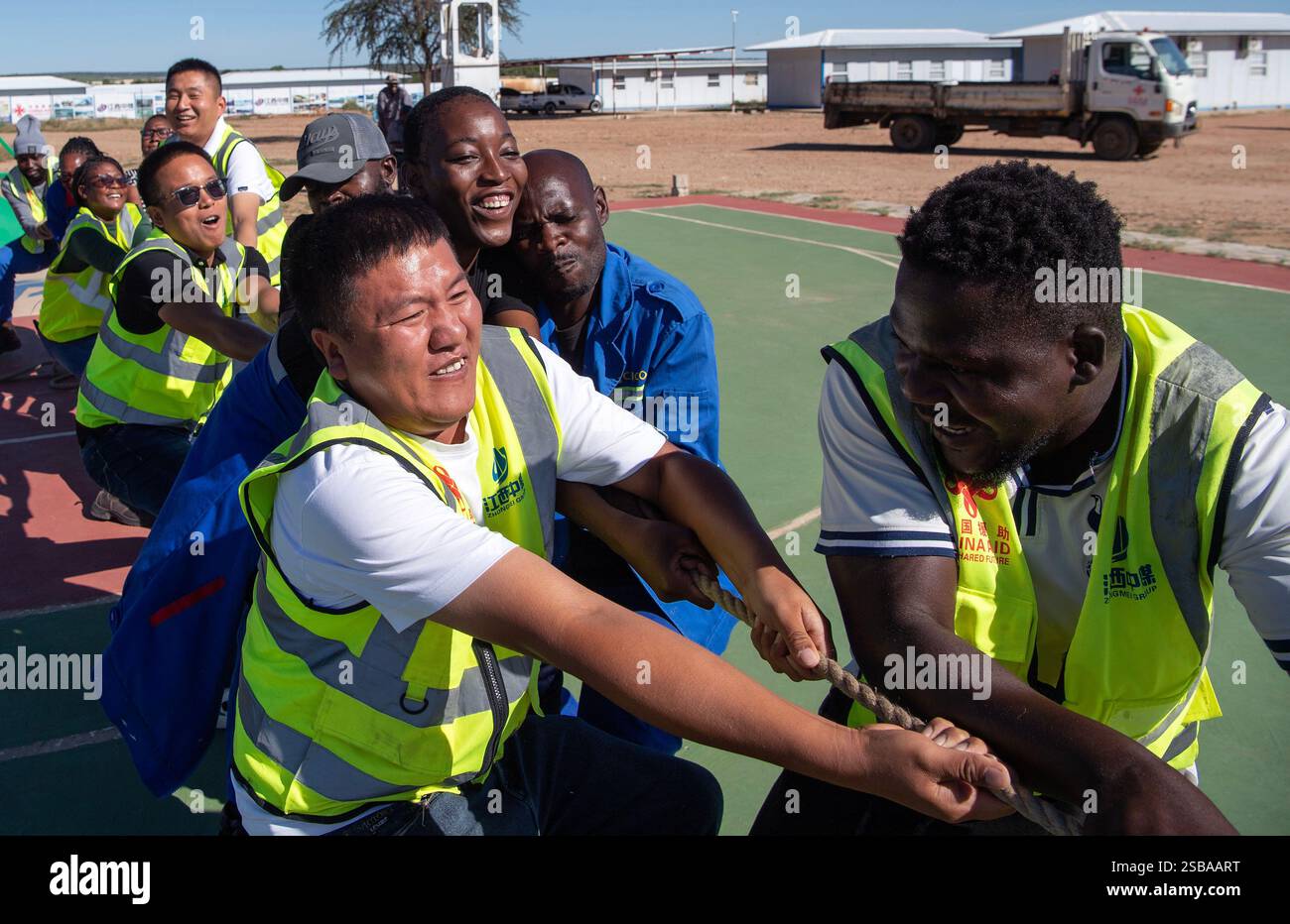 (250202) -- WINDHOEK, 2. Februar 2025 (Xinhua) -- Mitarbeiter aus China ...
