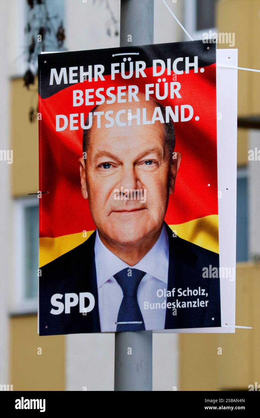 Bundeskanzler Olaf Scholz (SPD) mit dem Slogan „mehr für dich. Besser für Deutschland ...