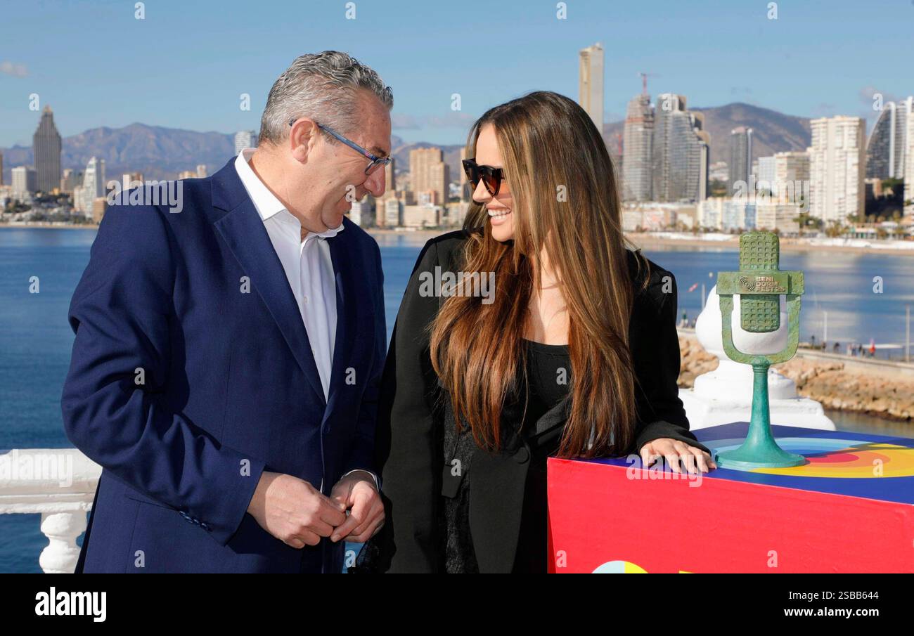 The mayor of Benidorm, Toni Pérez, and the singer Melody after the ...