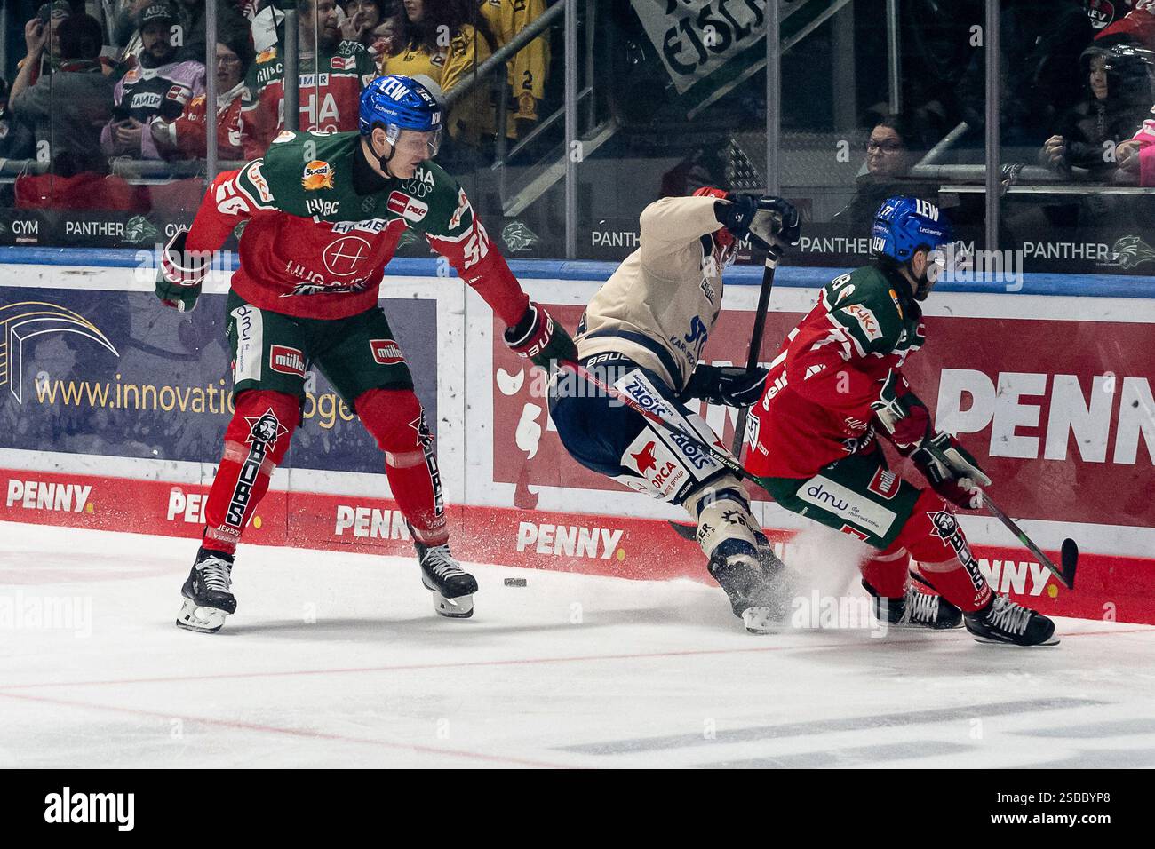 Kampf um den Puck von Jordan Murray (Schwenninger Wild Wings, #4) mit ...