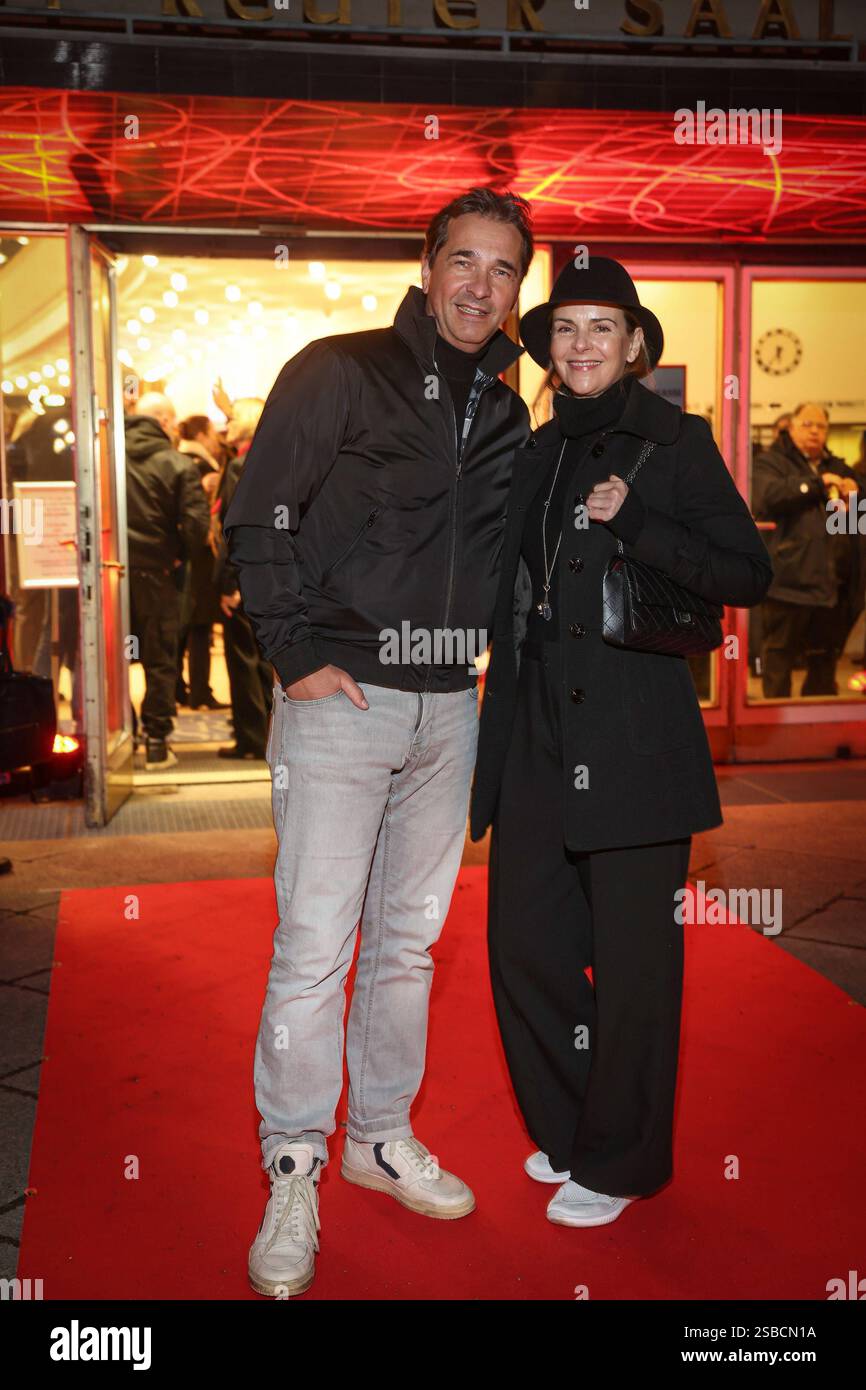 Premiere von KEINER HAT GESAGT, DASS DU AUSZIEHEN SOLLST Andreas ...