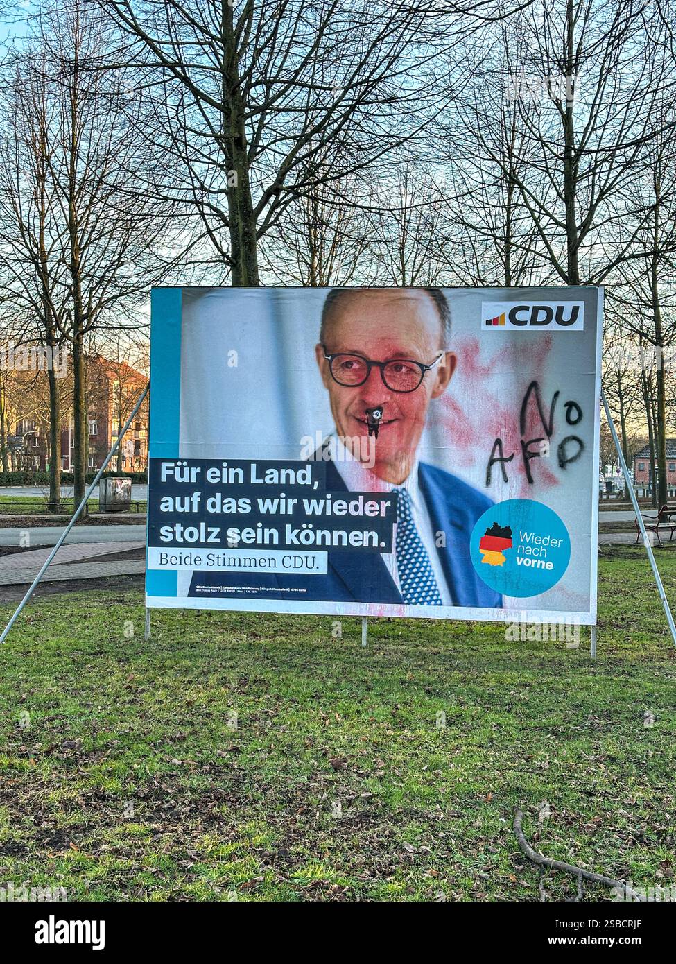 Bundestagswahlkampf 2025. Beschädigte Wahlplakate der CDU mit Friiedrich Merz. Keine AFD ...