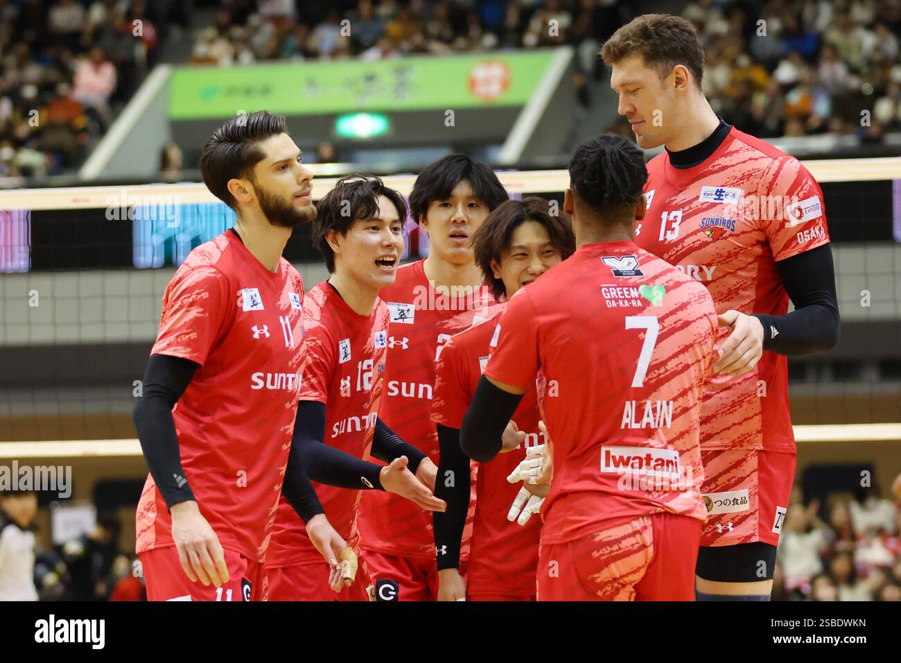 Ookini Arena Maishima, Osaka, Japan. Februar 2025. Suntory Sunbirds Osaka Team Gruppe, 2 ...