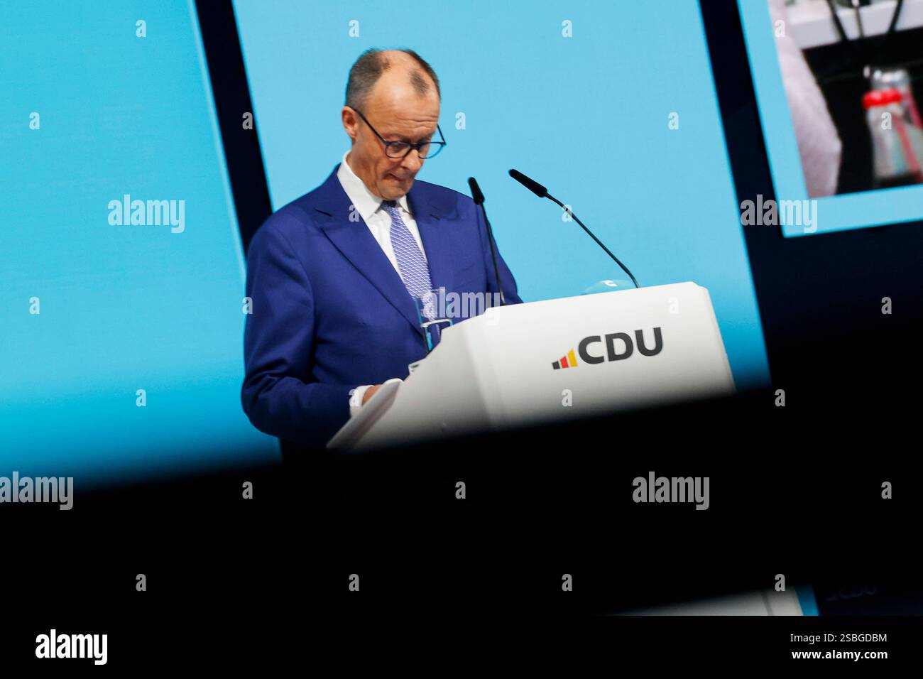 Friedrich Merz beim 37. CDU Parteitag gegen die Politik von Friedrich Merz im City Cube am 03.02 ...