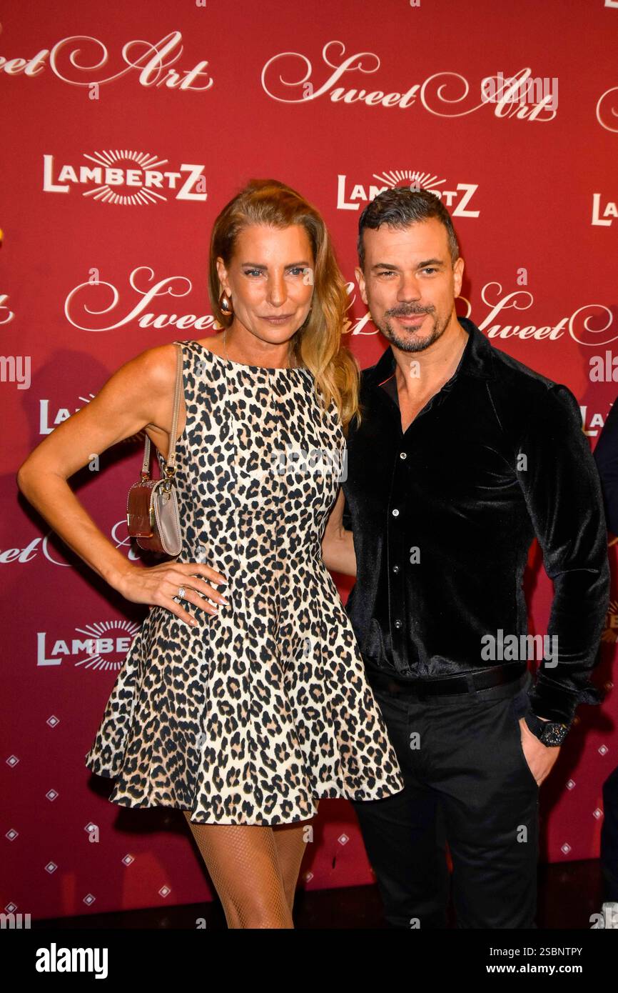Giulia Siegel Model mit Freund Ludwig Heer zu Gast auf dem roten ...