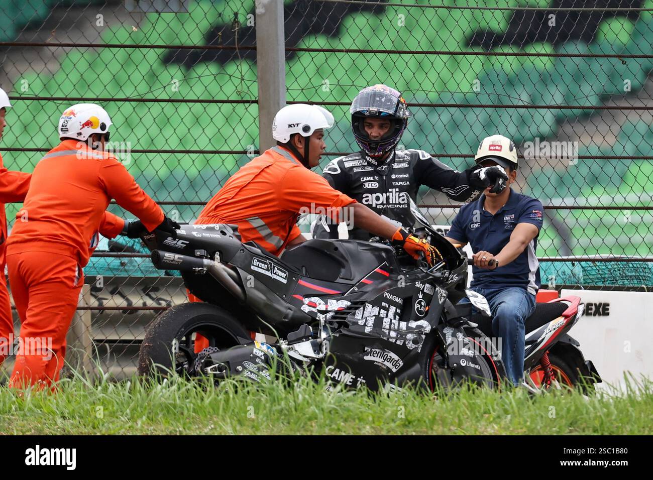 SEPANG, SGR - FEBRUARY 05: Jorge Martin of Aprilia Racing receive ...