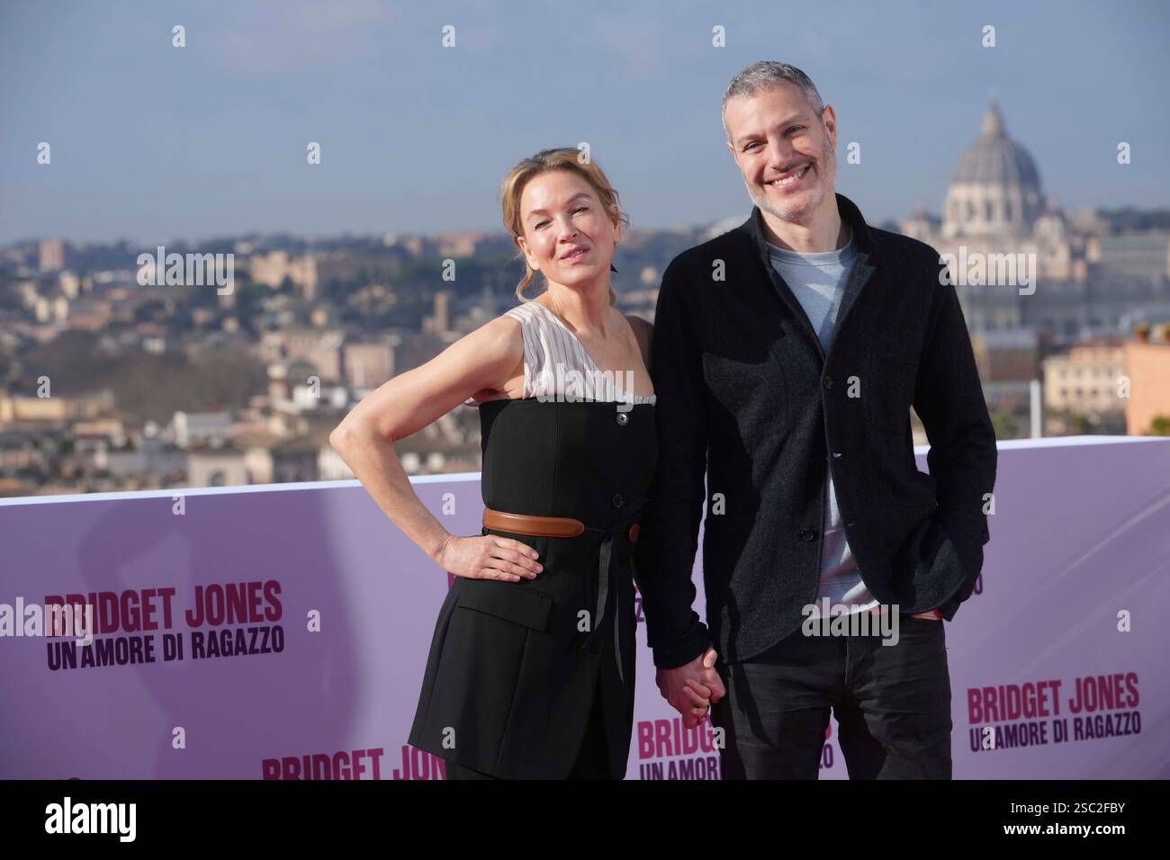 Actress Renée Zellweger and director Michael Morris pos for a photo ...