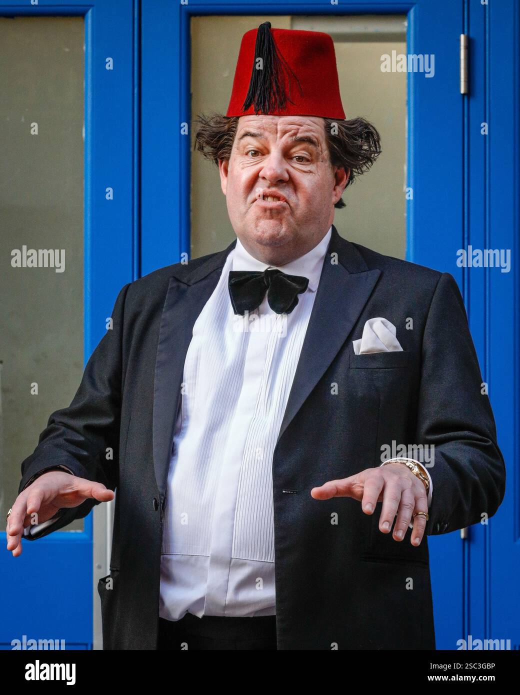 London, Großbritannien. Februar 2025. Damian Williams als Tommy Cooper ...