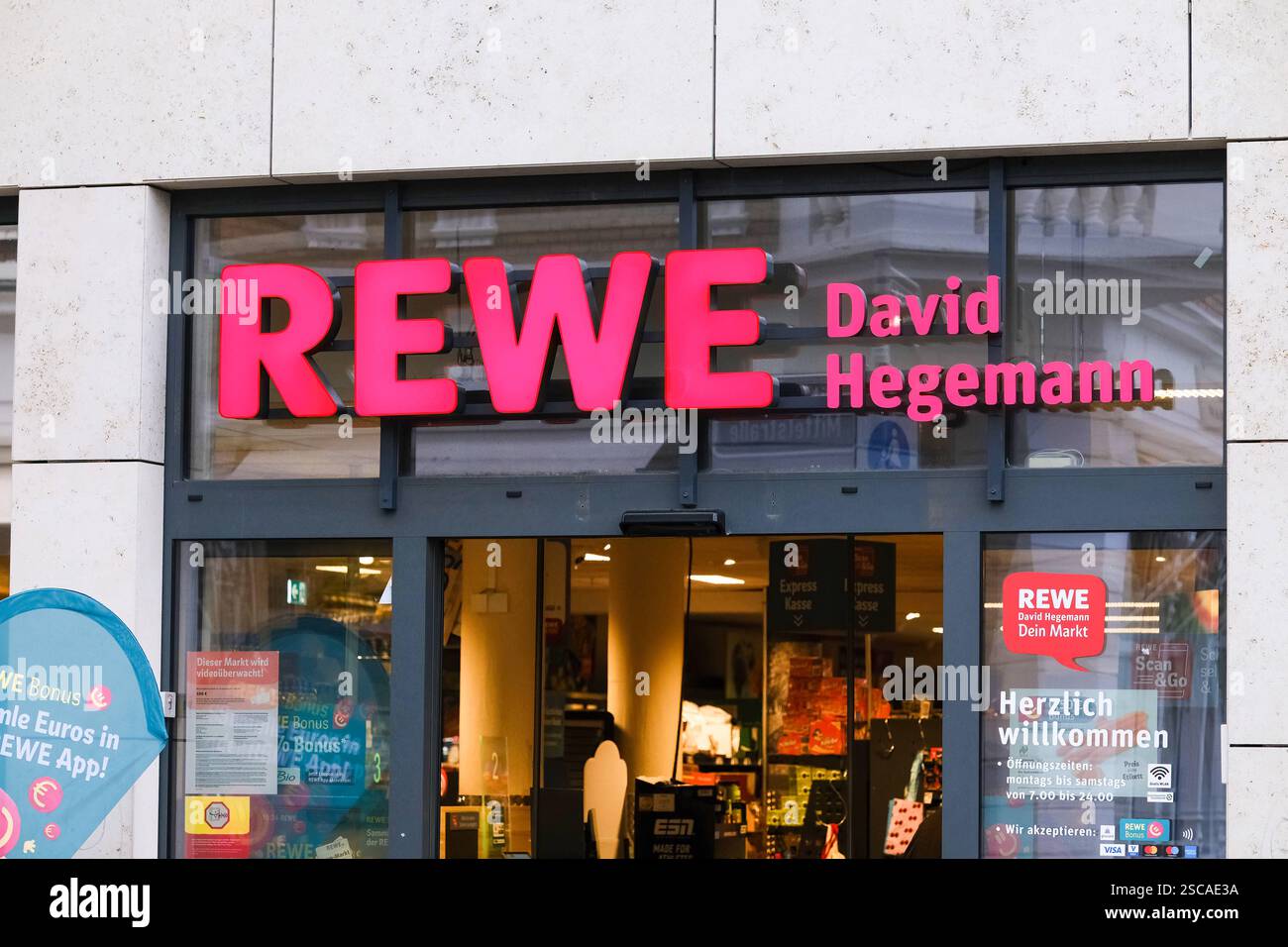 Düsseldorf 06.02.2025 Rewe Lebensmittel Supermarkt David Hegemann ...