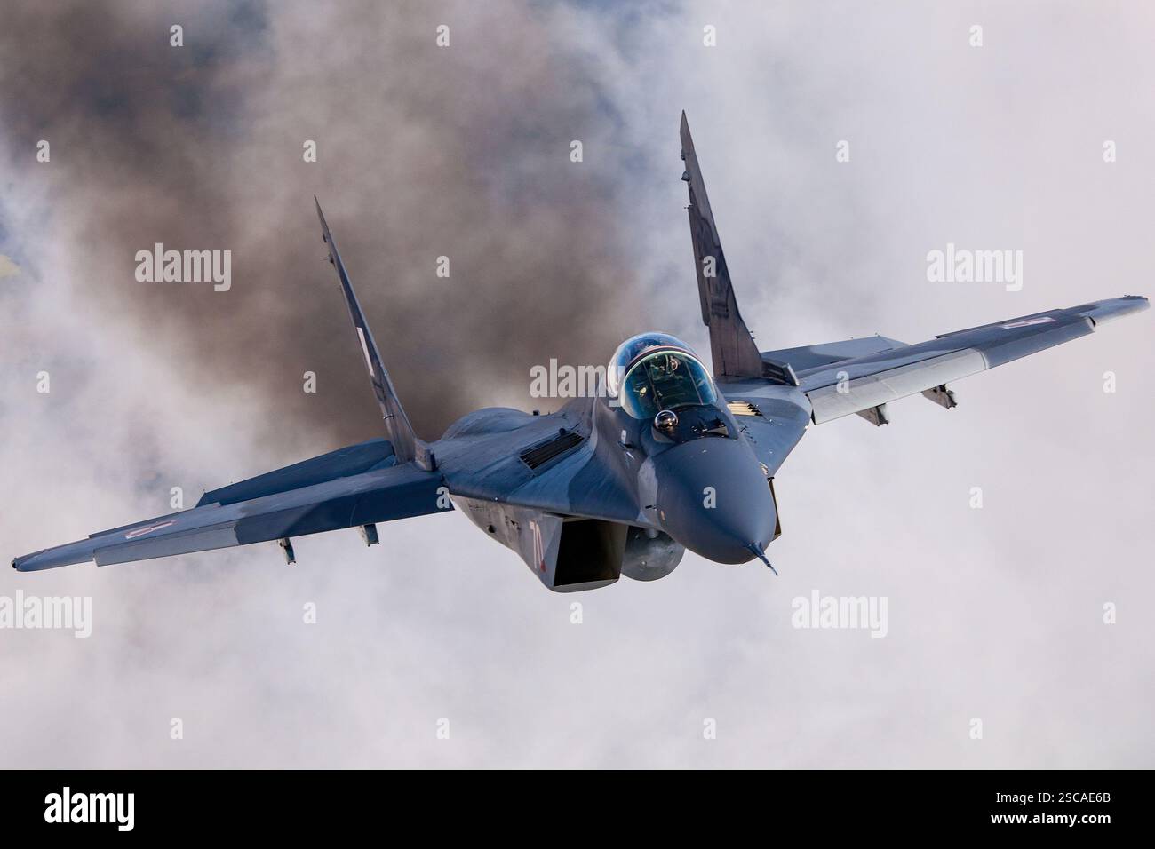 Die Mikoyan MiG-29 ist ein zweimotoriges Luftüberlegenheitsflugzeug der ...