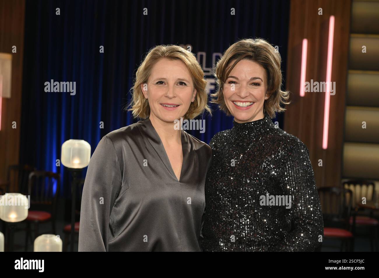 Moderatorin Susan Link und Anna Planken , l-r, als Moderatorin in der WDR Talkshow Kölner Treff ...