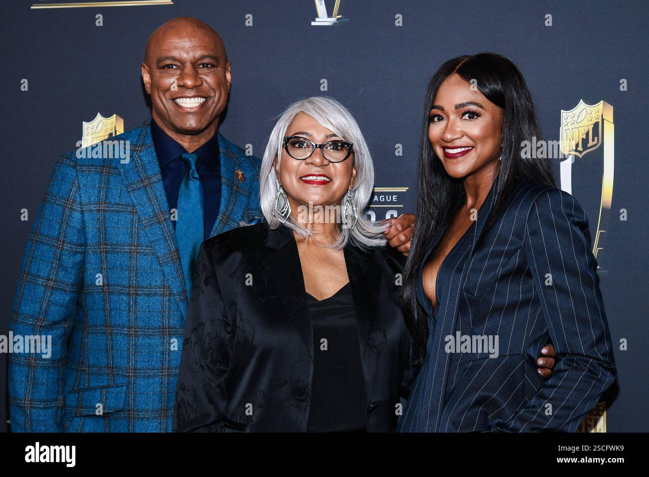 New Orleans, USA. Februar 2025. Connie Norwood, Brittney Payton und Jarrett Payton laufen am 6 ...