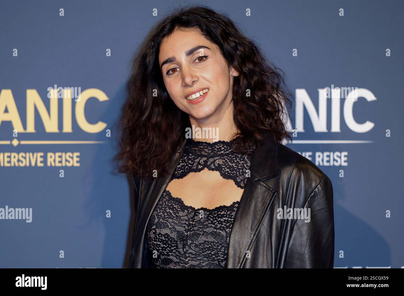 Suri Abbassi bei der Eröffnung der Ausstellung Titanic: Eine Immersive ...