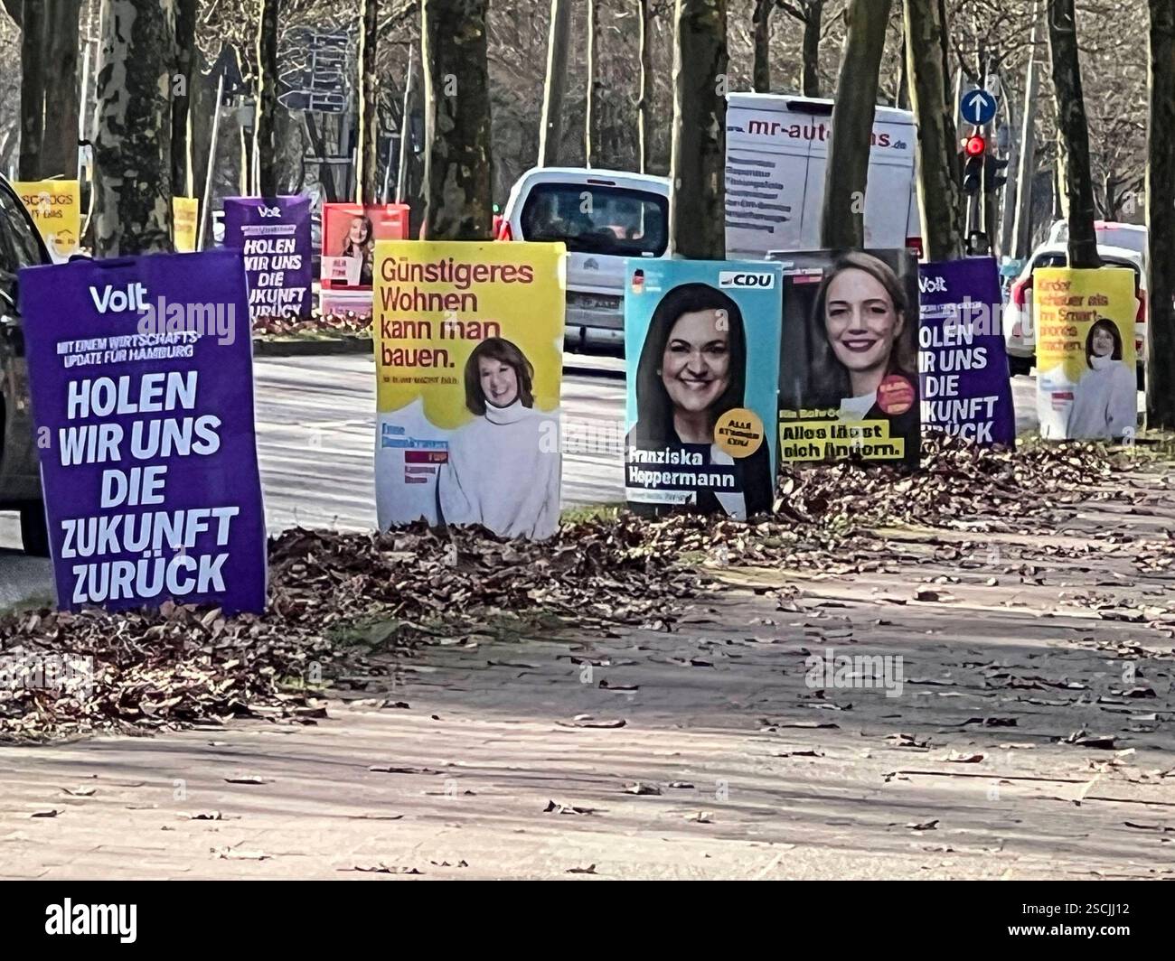 Frauen Power in Hamburg Tonndorf , auf den Wahlplakaten, Aufsteller , bei der Wahlwerbung der ...