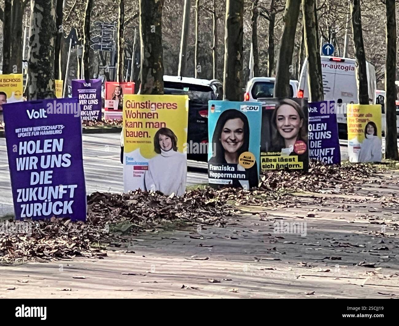 Frauen Power in Hamburg Tonndorf , auf den Wahlplakaten, Aufsteller , bei der Wahlwerbung der ...