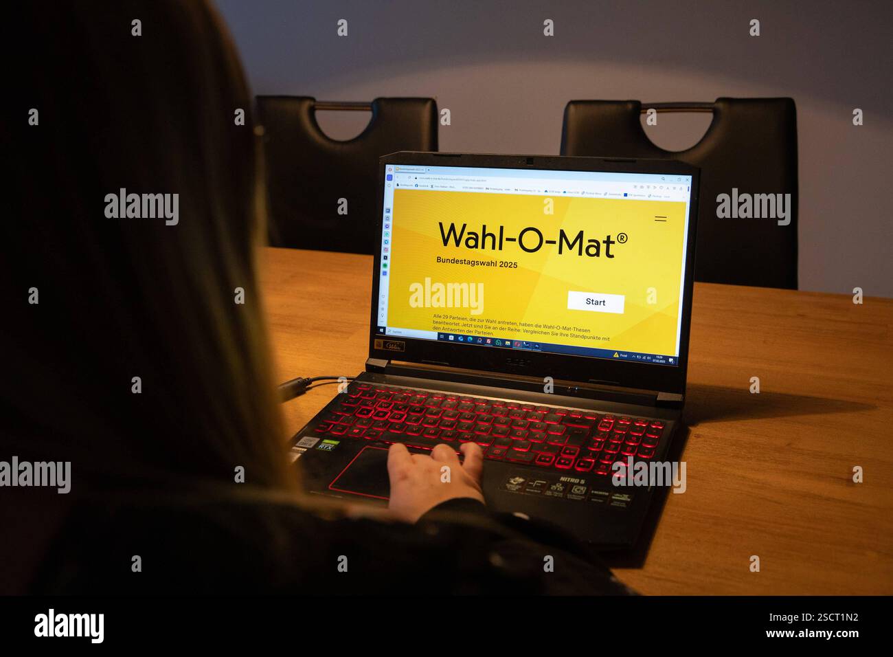 07.02.2025, xtgx, Symbolfotos Wahl-O-Mat zur Bundestagswahl. Startseite Wolfsburg ...