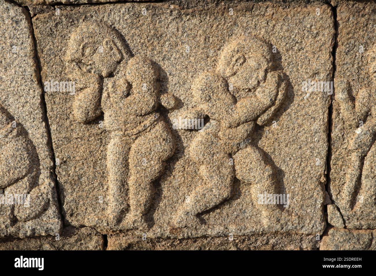 Statuen in Stein gemeißelt, große Plattform, Mahanavami dibba, Hampi ...