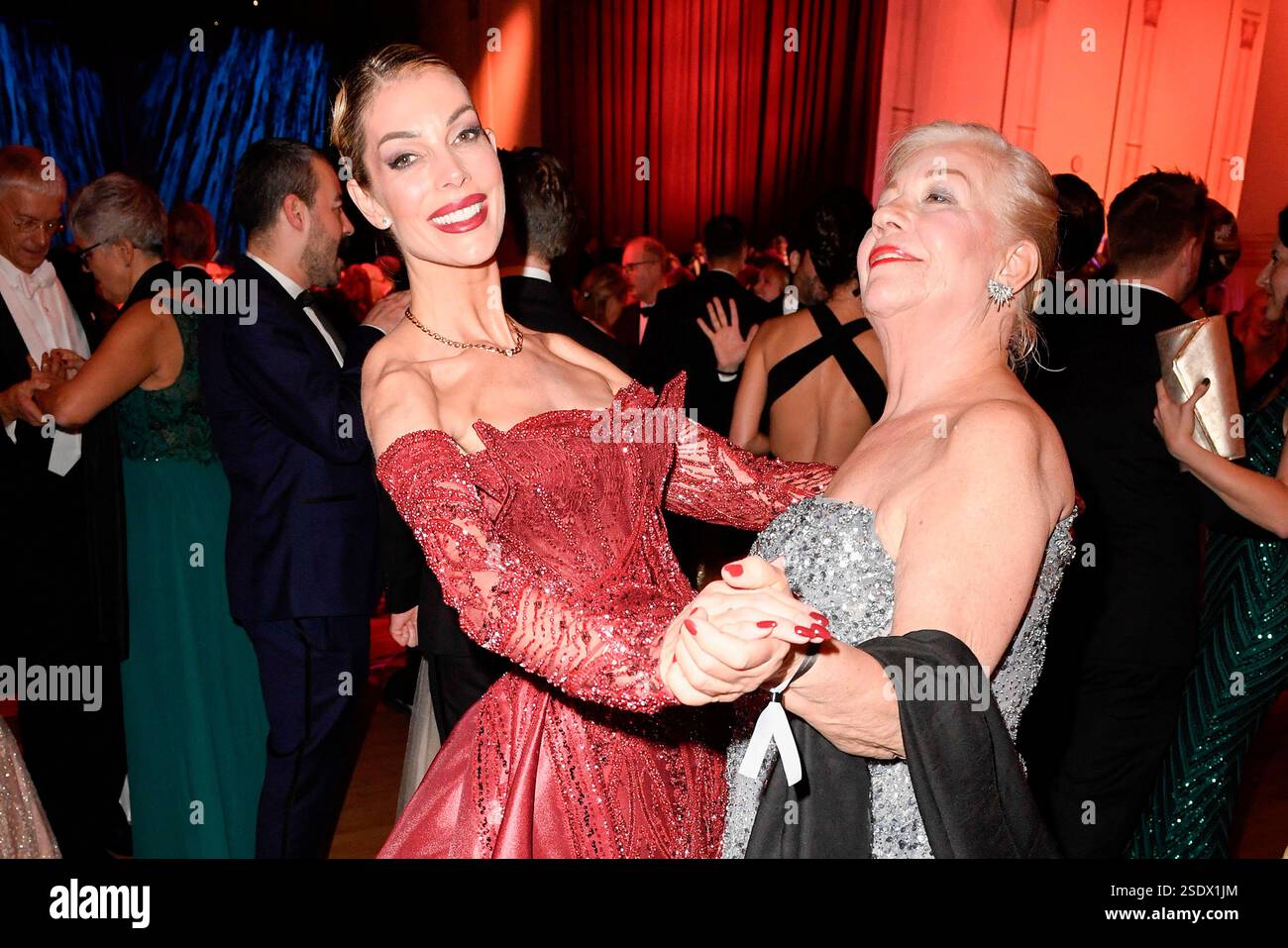 Annika Gassner beim Semper Opernball am 07.02.2025 in Dresden Semper ...
