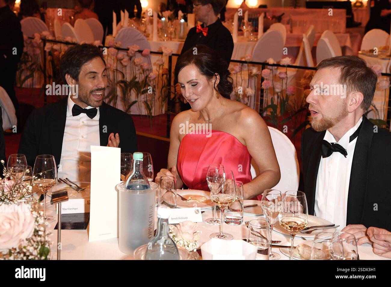 Max Giesinger, Annett Hofmann und Michael Kretschmer beim Semper Opernball am 07.02.2025 in ...