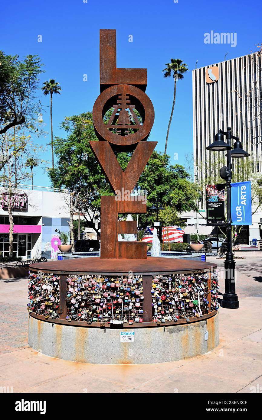 RIVERSIDE, KALIFORNIEN - 2. Februar 2025: Love Sculpture in der Main ...