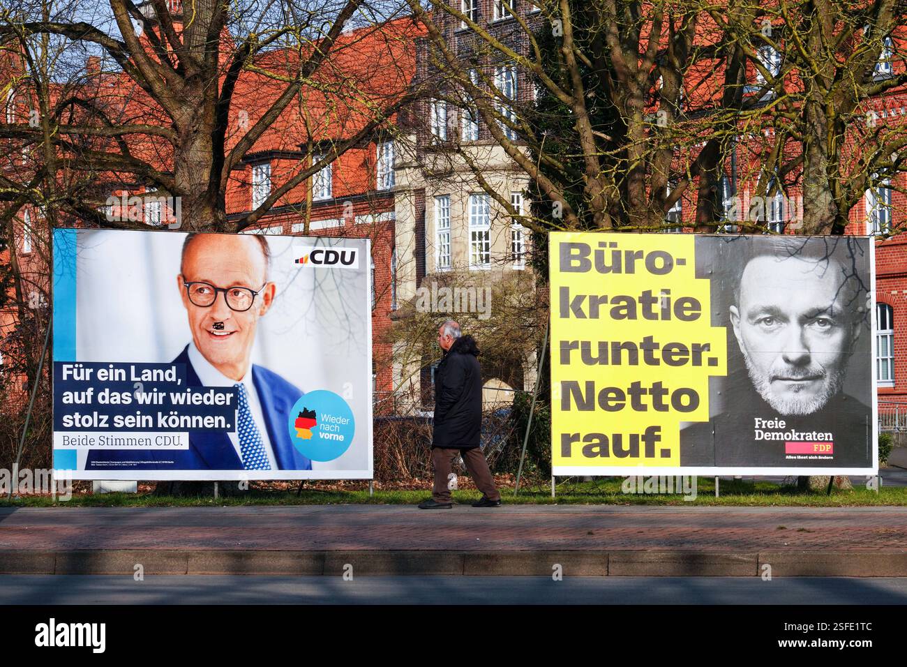 Hannover. 9,2.2025: Wahlplakatte zur Wahl zum 21. Deutscher Bundestag am 23. Februar 2025 ...