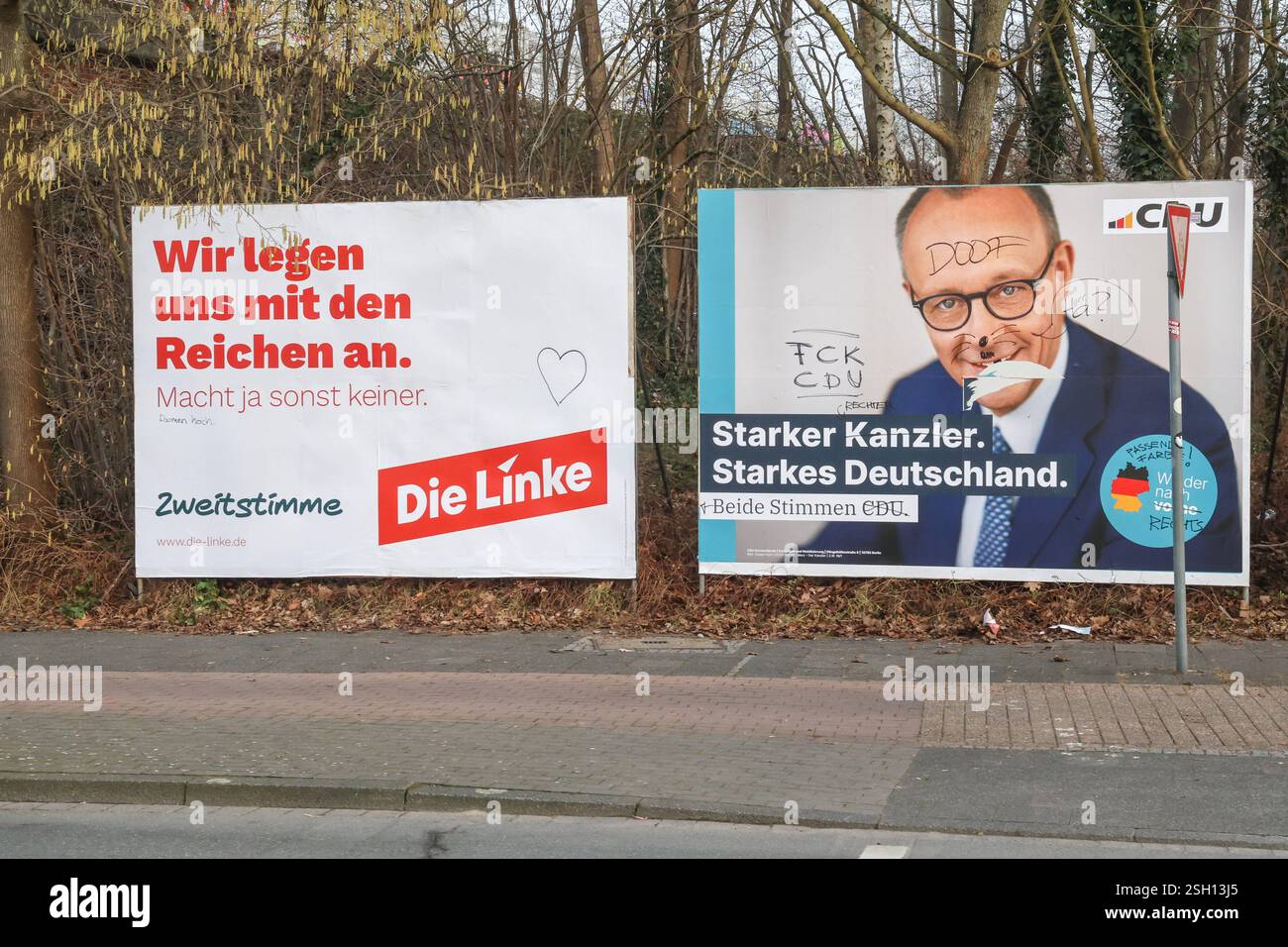 Bundestagswahl 2025. Wahlplakat der CDU Friedrich Merz, beschädigt ...