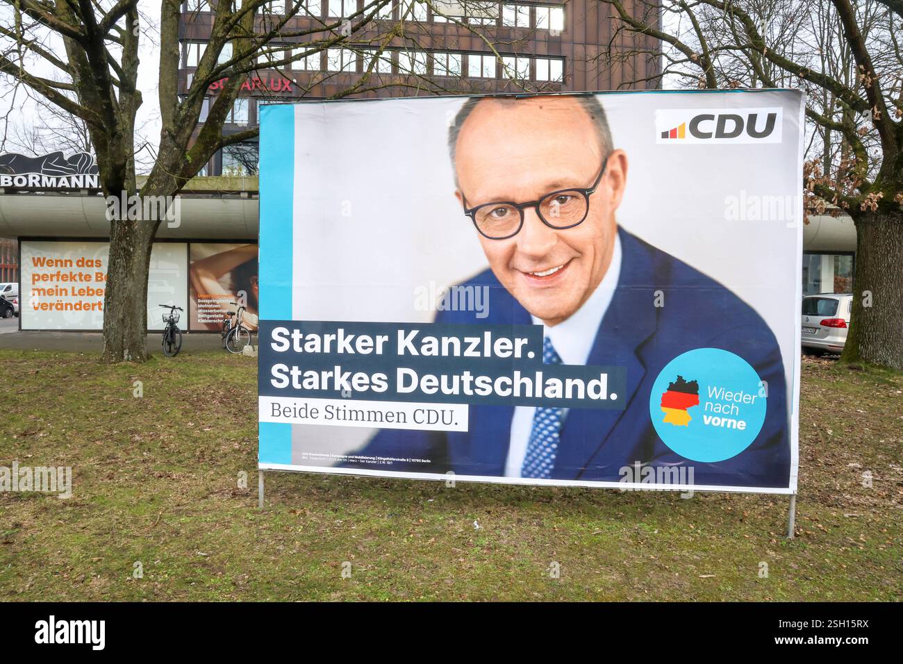 Bundestagswahl 2025. Wahlplakat der CDU Friedrich Merz Starker Kanzler. Starkes Deutschland ...